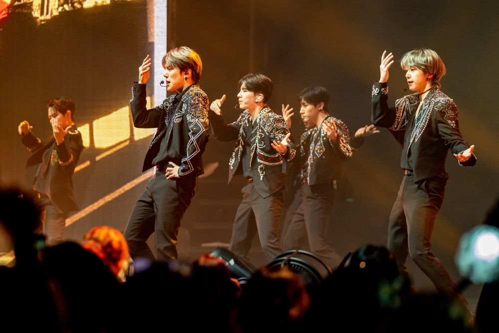 MONSTA X Brings No Limit to Chicago