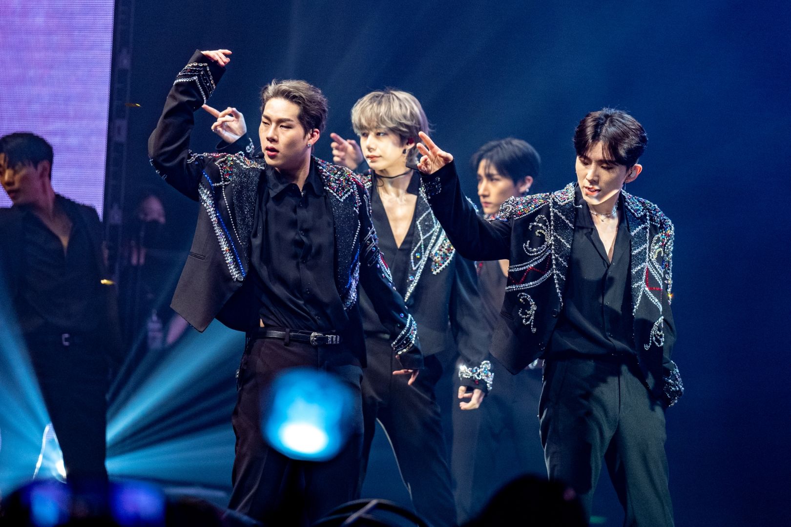 MONSTA X Brings No Limit to Chicago